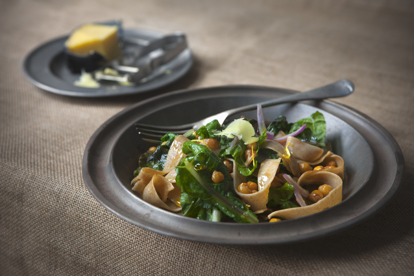 Dirt(y) Kabuli Chickpeas, Garlicky Wilted Spinach and Red Onion Pasta ...